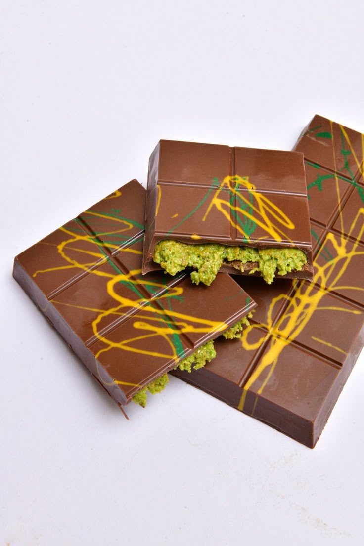 Kunafa Chocolate Bar in Pakistan | Dubai Chocolate – Muffin Club